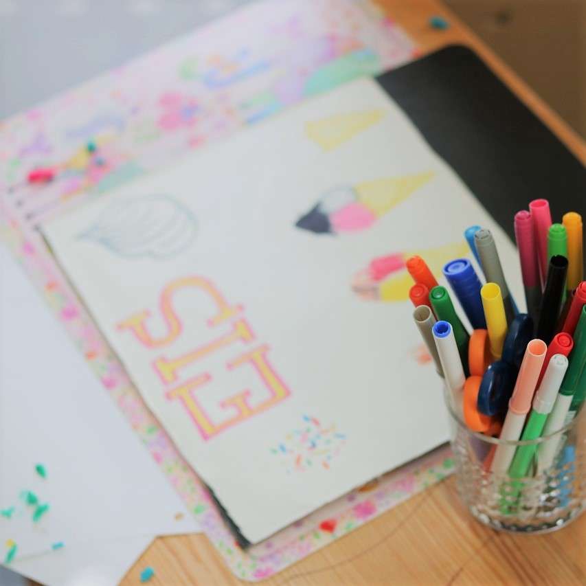 HOLA interactive drawing board with stamps | Pepita.com