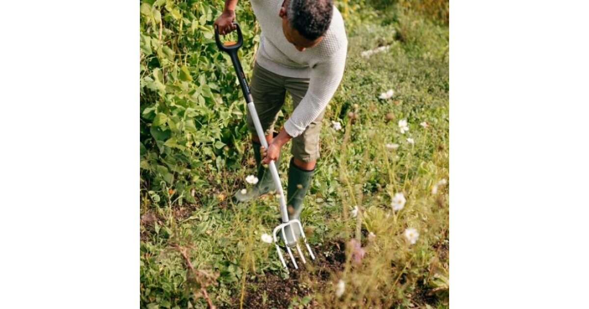 FISKARS Xact Telescopic Garden Fork | Pepita.com