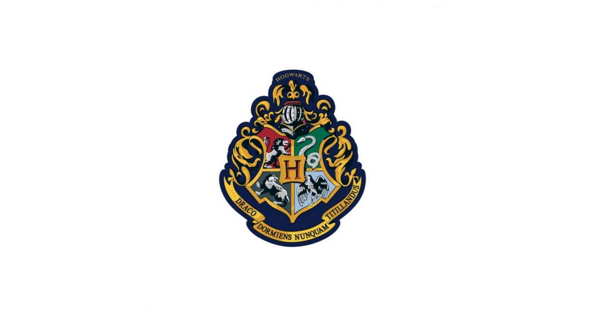 Harry Potter Roxfort Címer Díszpárna - 31x28 cm | Pepita.hu