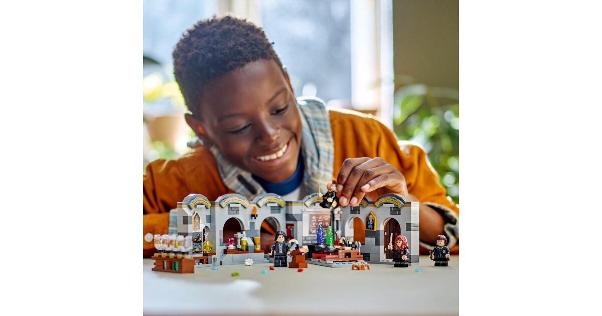 LEGO Harry Potter Castelul Hogwarts: Clasa de potiuni, jucarii ...