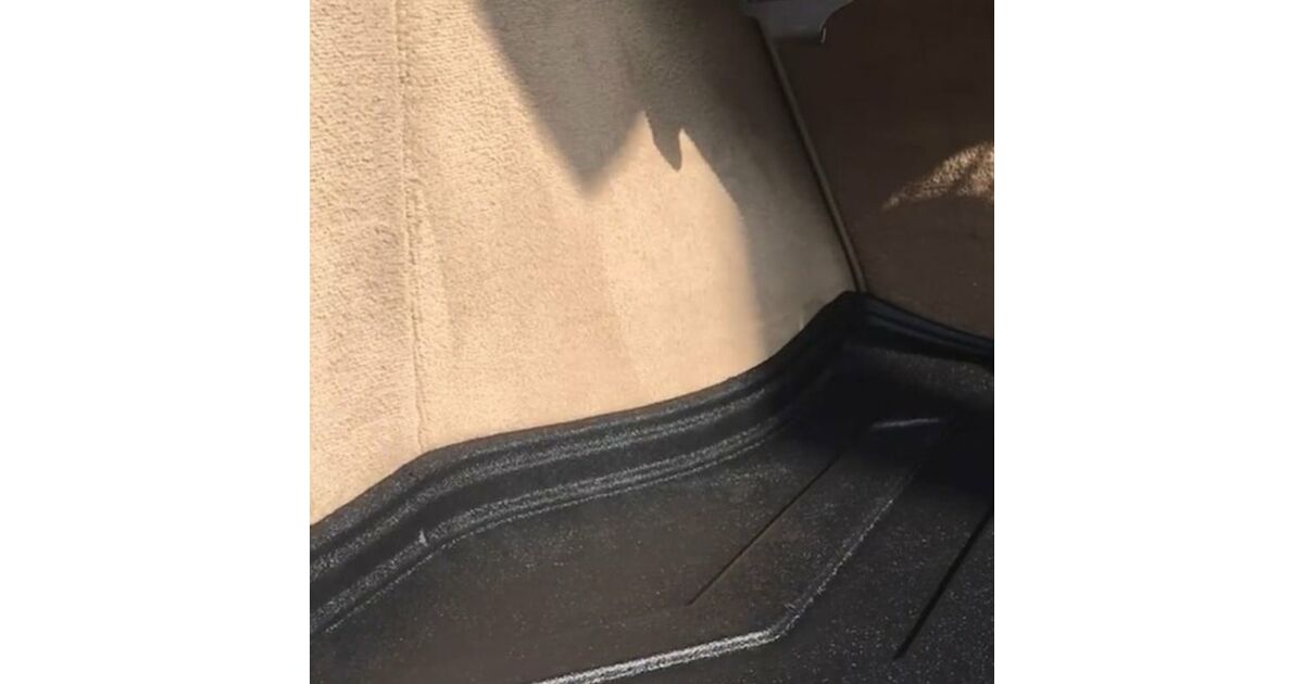 Schutzteppich für den Kofferraum UMBRELLA für Ford PUMA (mit niedrigem ...