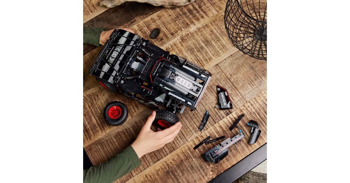 LEGO TECHNIC AUDI RS QE TRON 42160 | Pepita.hu