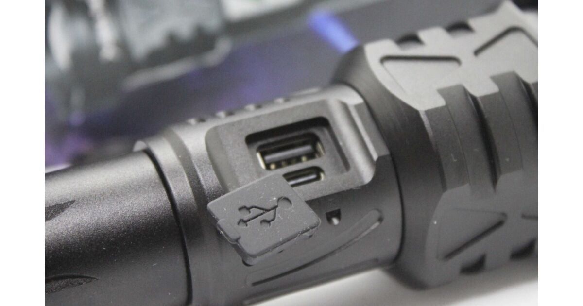 Lanterna de mana profesionala LED BL G206 P360 cu 5x zoom aluminiu ...