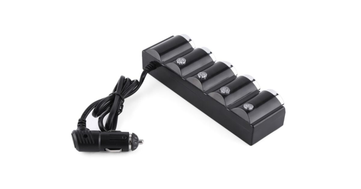 Priza auto 1504 cu 6 intrari 12V In-Car negru MULTIPLICATOR | Pepita.com