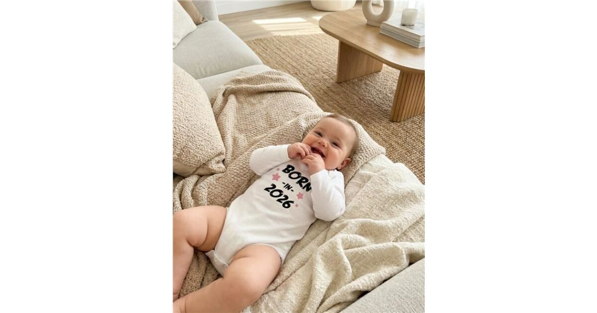 Body pentru copii cu imprimeu New Baby BORN IN 2026 roz | Pepita.com
