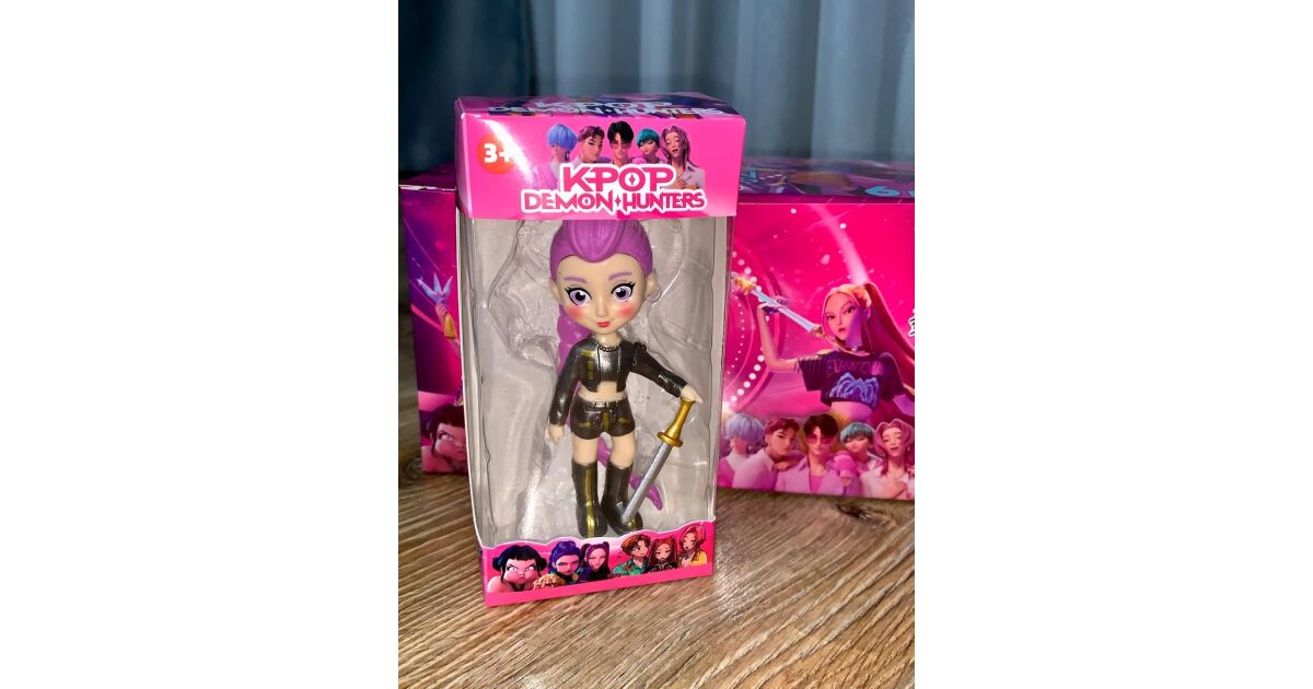 Figure in a box - Kpop Demon Hunters Rumi Purple costume 10 cm | Pepita.com