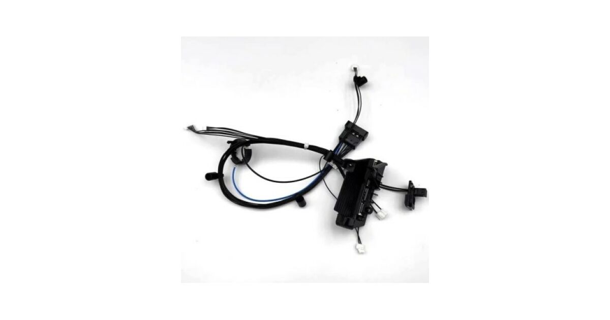 Instalacja prawego reflektora do BMW serii 3 F30, F31 Bi-Xenon bez ...