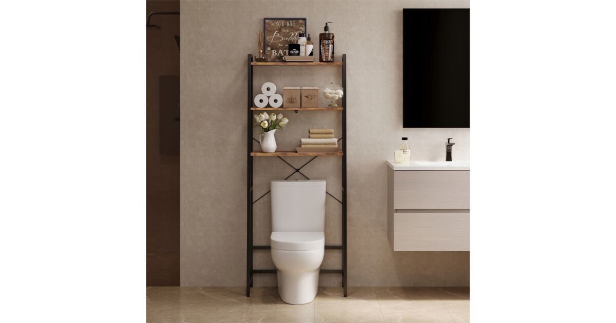 Badezimmerschrank über Toilette, Waschmaschine und Regal im rustikalen ...