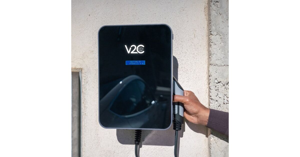 V2C Trydan Pro elektromos autó fali töltő (22 kW – 3x32A) (5m - Type 2 ...