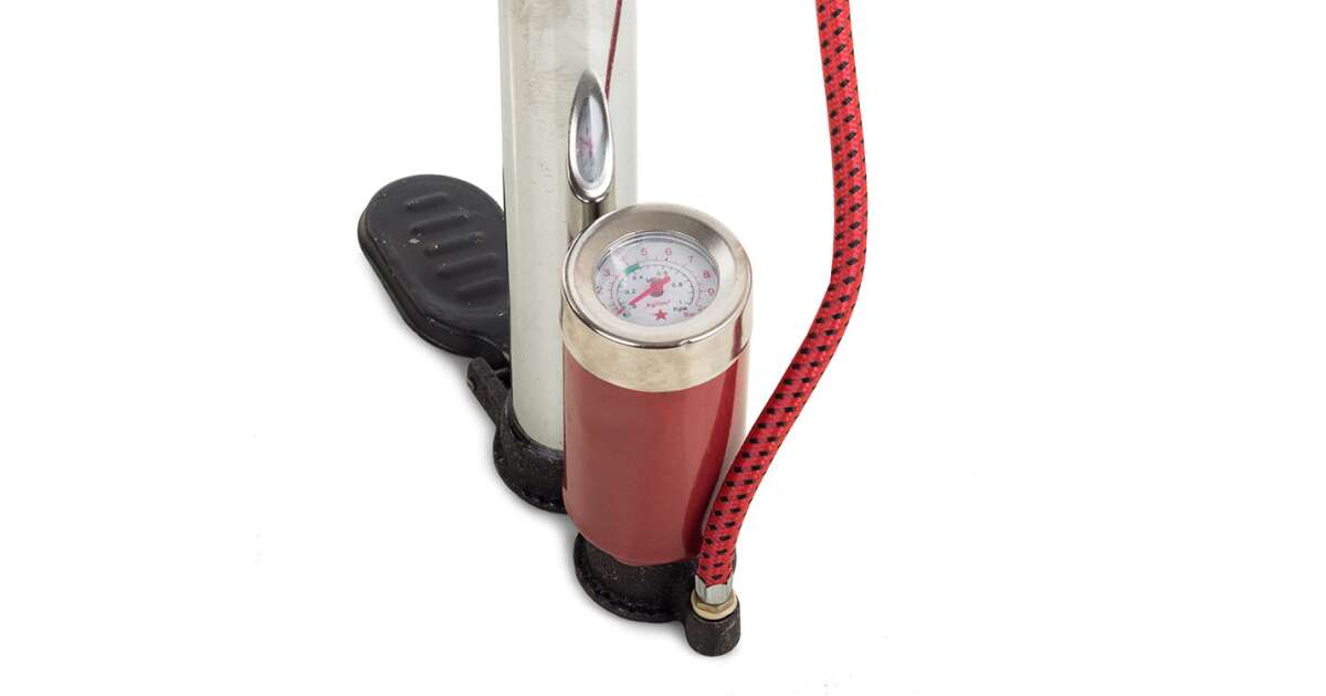 Fém kézi pumpa nyomásmérővel | Pepita.hu