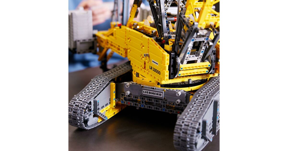 LEGO® Technic Liebherr LR 13000 lánctaplas daru 42146 | Pepita.hu